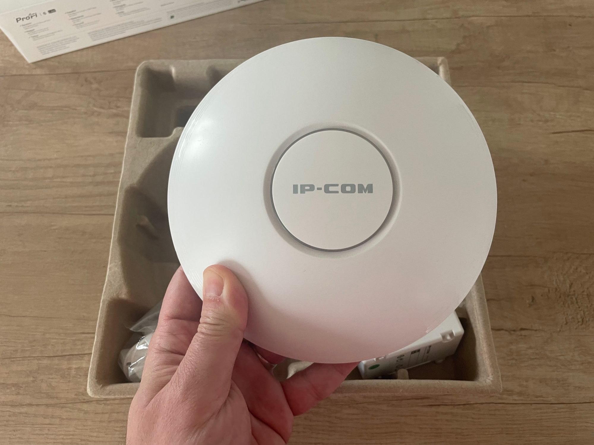 IP-COM Pro-6-LITE AP review: mai mic, dar la fel de puternic - Arena IT