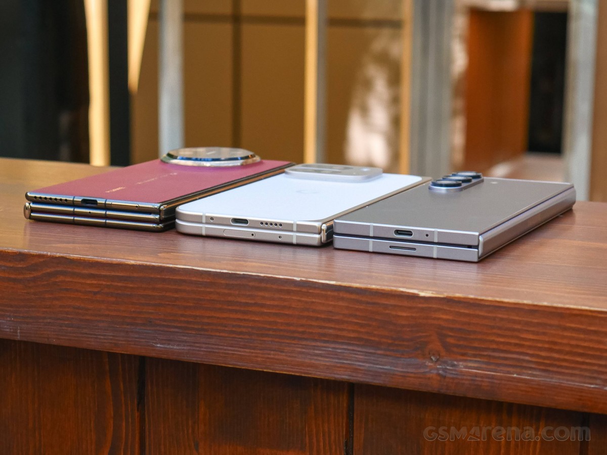 Samsung are în dezvoltare un smartphone pliabil cu trei ecrane - Arena IT