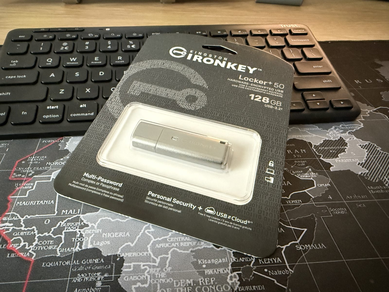Review Kingston IronKey Locker+50: stick-ul USB cu criptare și back-up ...