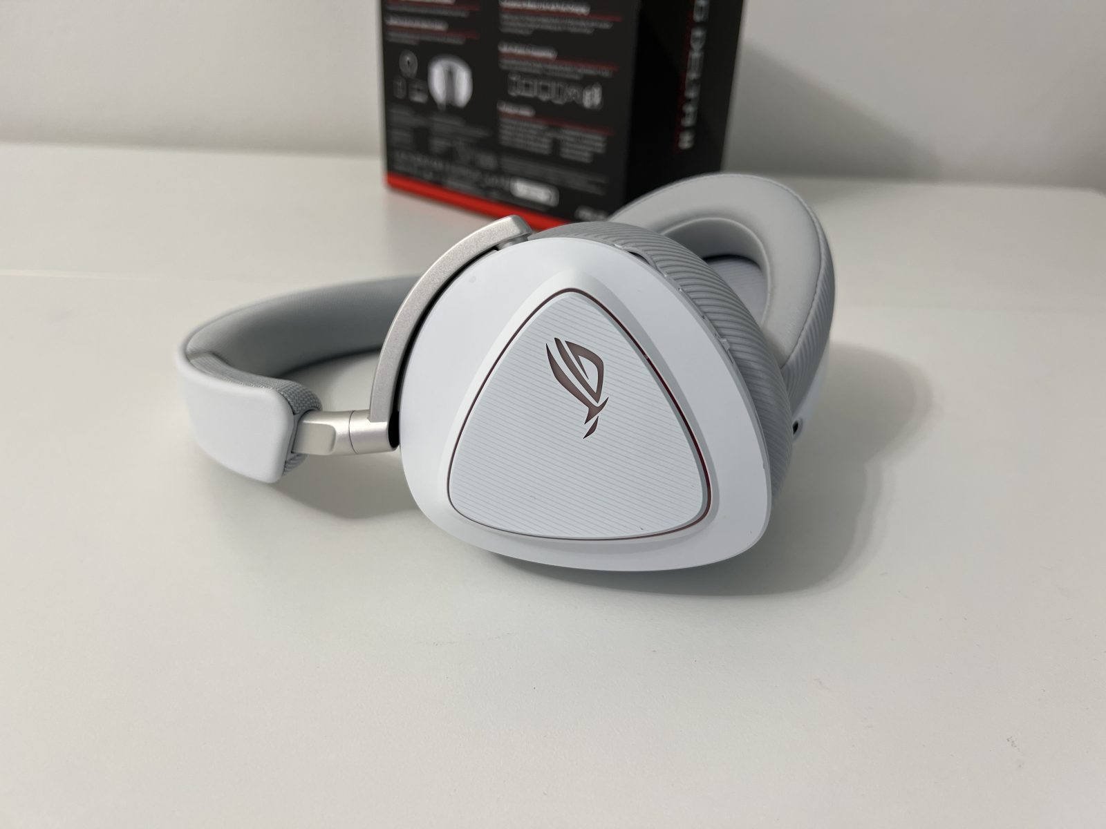 ASUS ROG Delta 2 – unele dintre cele mai bune casti de gaming pe care ...